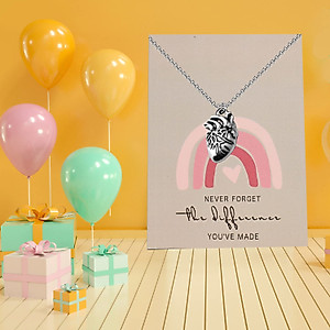 MYOSPARK Anatomy Cardiologist Gift Anatomical Heart Necklace 3D Human Heart Necklace for Medical Personnel With Message Card (heart card NL)