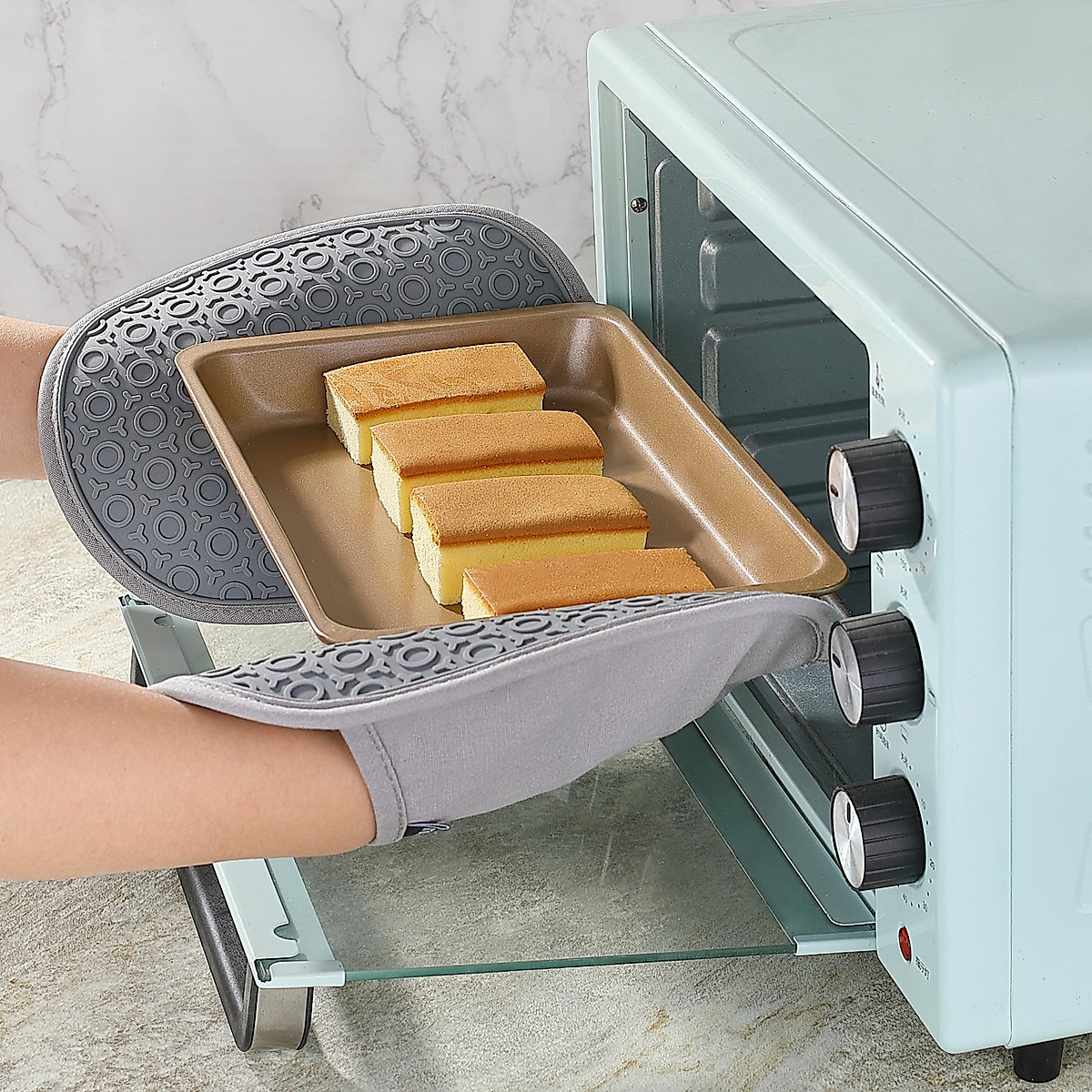 2PCS Silicone Pot Holders, OLULU Heat Resistant Hot Pads with Pockets, Non Slip Pot Holders for Kitchen, Baking and Cooking (9.8 * 7.5 inches, Grey)