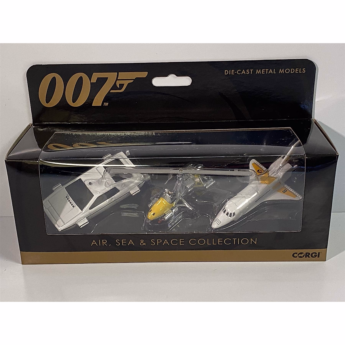 Corgi Diecast Model Cars - TY99283 Corgi James Bond Air, Sea & Space Collection - Fit the box Pre-Built Model Vehicles Toy, Classic Metal Die Cast Collectible, Auto Toys Models for Adults - Black