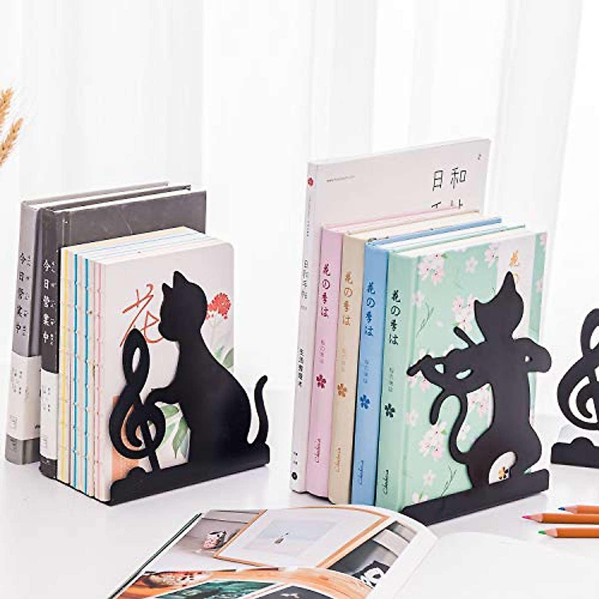 Cute Animal Metal Cat Book Ends Novelty Black Music Cat Play Bookends Decorative for Shelves Iron Cat Book Stand Anti-Slip Heavy Duty Desktop Organizer Book Shelf Holder for Library School Office Home