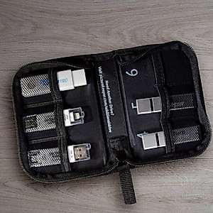 Picture Keeper USB Flash Drive and Tech Organizer Travel Case, Holds 6 USB Drives
