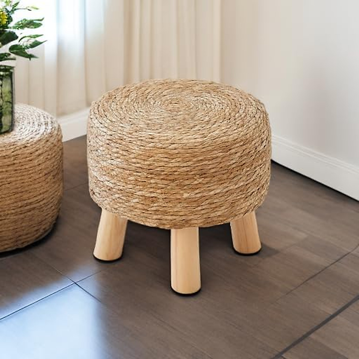 ALeesing Round Ottoman Natural Seagrass Footstool, Round Footstool with 4 Wood Legs, Hand Woven Round Footstool Sofa Stool, Multifunctional Modern Dressing Stool, Sofa Side Table for Bedroom (Nature)