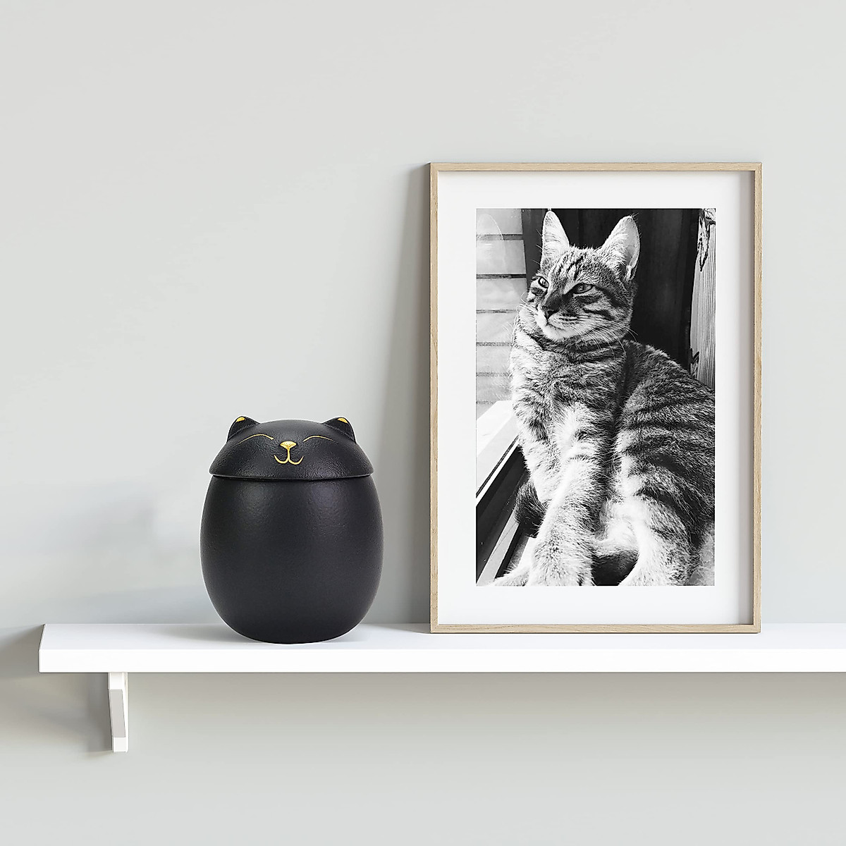 MEETPET Cat Urn Dog Urn Sized 3.2x2.9 and 4.9x4.25. A Smiley-Cat Pet Urn with a Memoria Card.Cat Urns for Ashes for Your Pet (12 cu/in, Black)