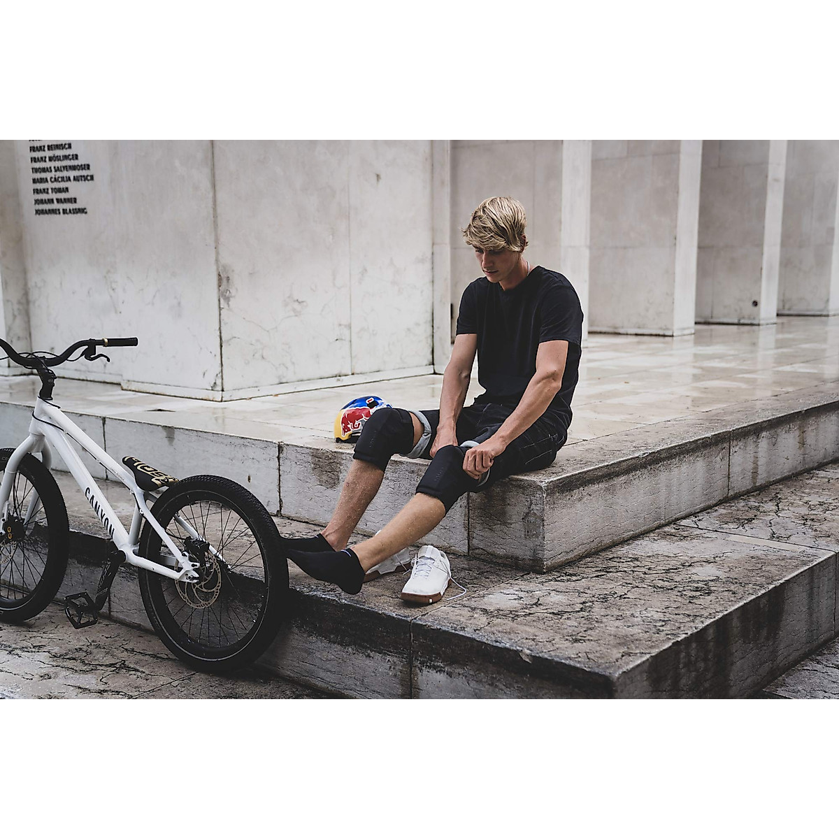 POC, VPD Air Knee Fabio Edition, Uranium Black/Gold, MED