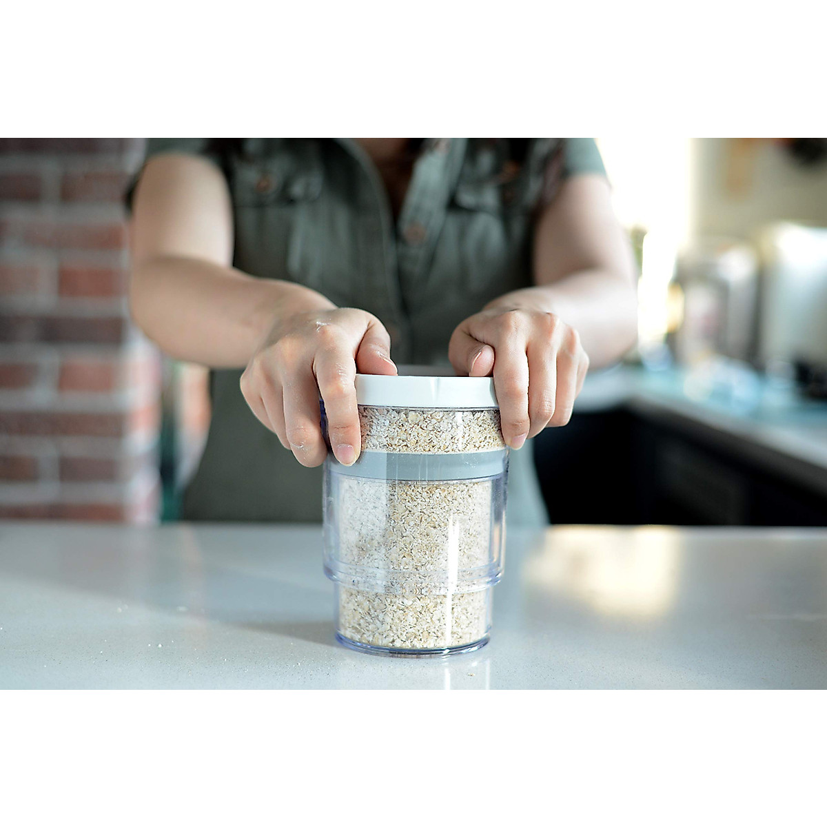 Botto The Adjustable Airtight Container PRO | Push Down To Remove Air And Adjust Contents Between 16 oz & 32 oz (Black)