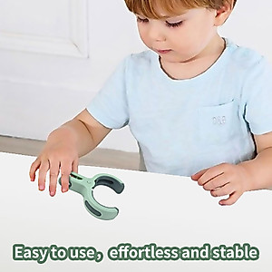 UGWKivd 6pcs Beach Towel Clips for Chair, Windproof Clamps for Ultimate Beach Comfort.Not only for The Seaside, but Also for Cruise,Kitchens and Other Scenes