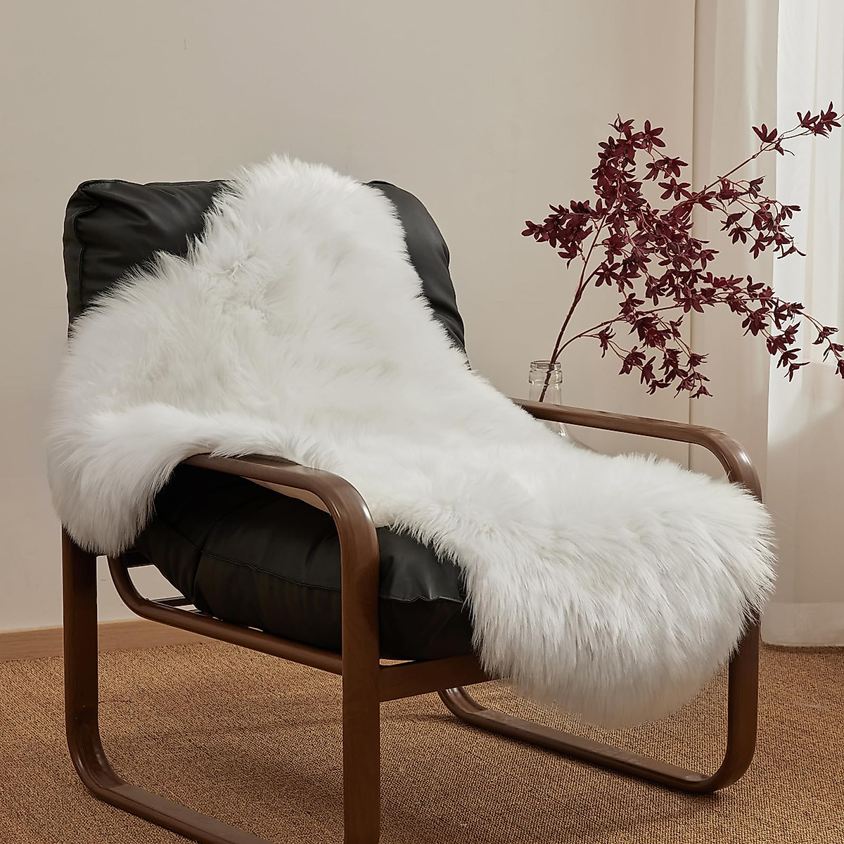 Ashler Faux Fur Rug, Fluffy Shaggy Area Rug Ultra Soft 2 x 3 Feet Sheepskin Fur Rug, White Fuzzy Rug Machine Washable Shag Rug, Nursery Decor Throw Rugs for Bedroom, Kids Room, Living Room