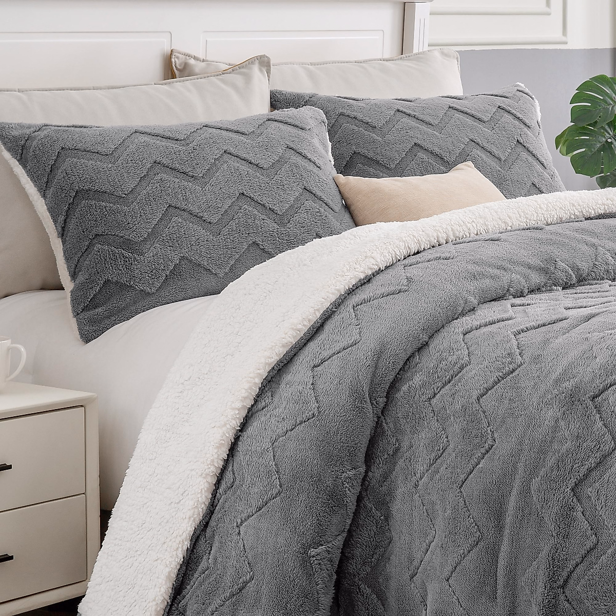 BEDELITE Fluffy Twin Comforter Set - Super Soft Sherpa Grey Comforter for Twin Size Bed, Luxury Warm Bedding Set for Winter, Fuzzy Bed Set 2 piece (1 Comforter, 1 Pillowcase)