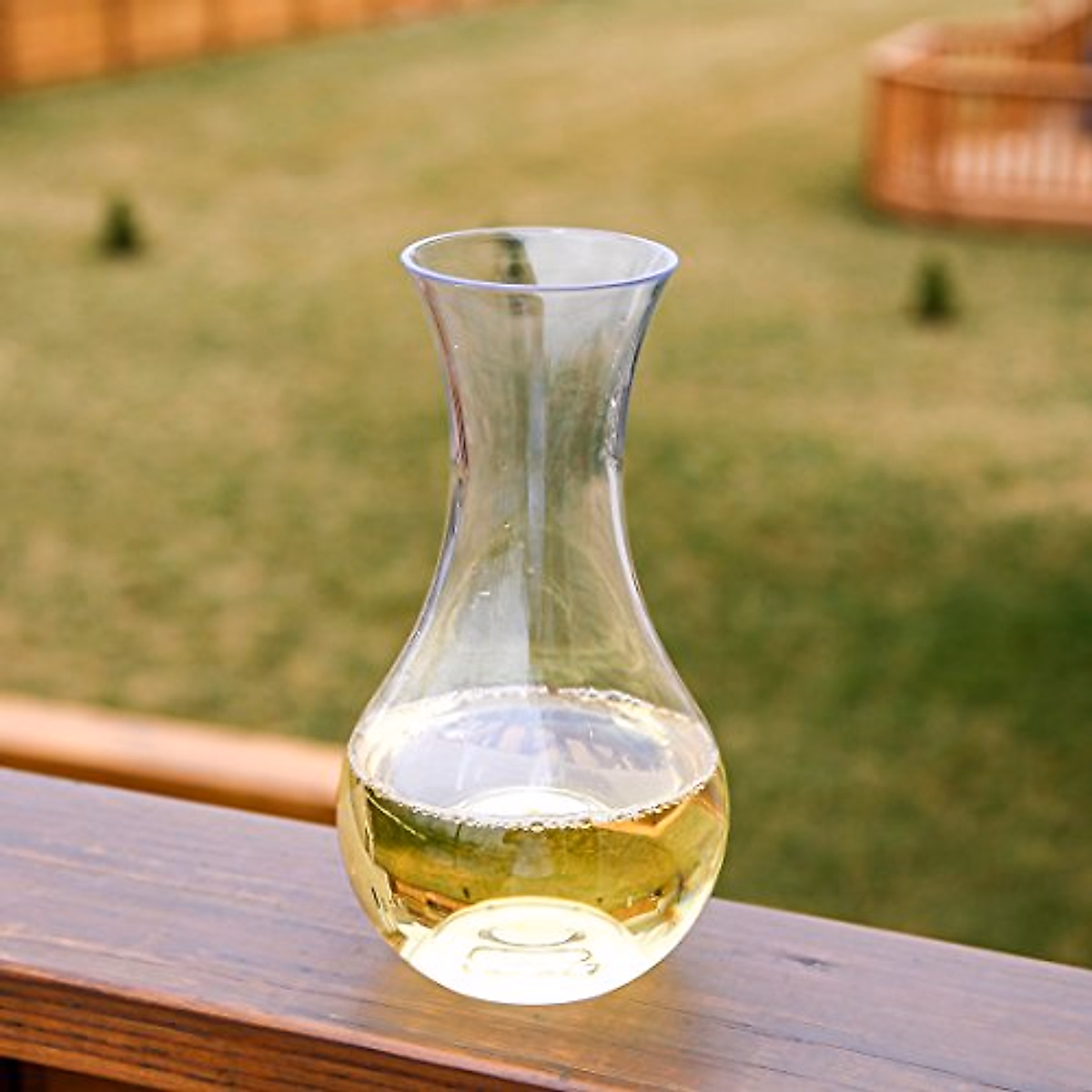 Lily's Home Unbreakable Wine Decanter, Premium Carafe is Made of Shatterproof Tritan Plastic, Ideal for Indoor and Outdoor Use, Reusable and Dishwasher-Safe, Crystal Clear (48 oz. Capacity)