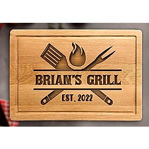 Personalized Grill Party Gift, Fathers Day Gift, Grill Master, BBQ Barbecue Lover, Housewarming Party Present, Birthday Gift for Men or Dad, Laser Engraved Wood Cutting Board, Customizable Sign