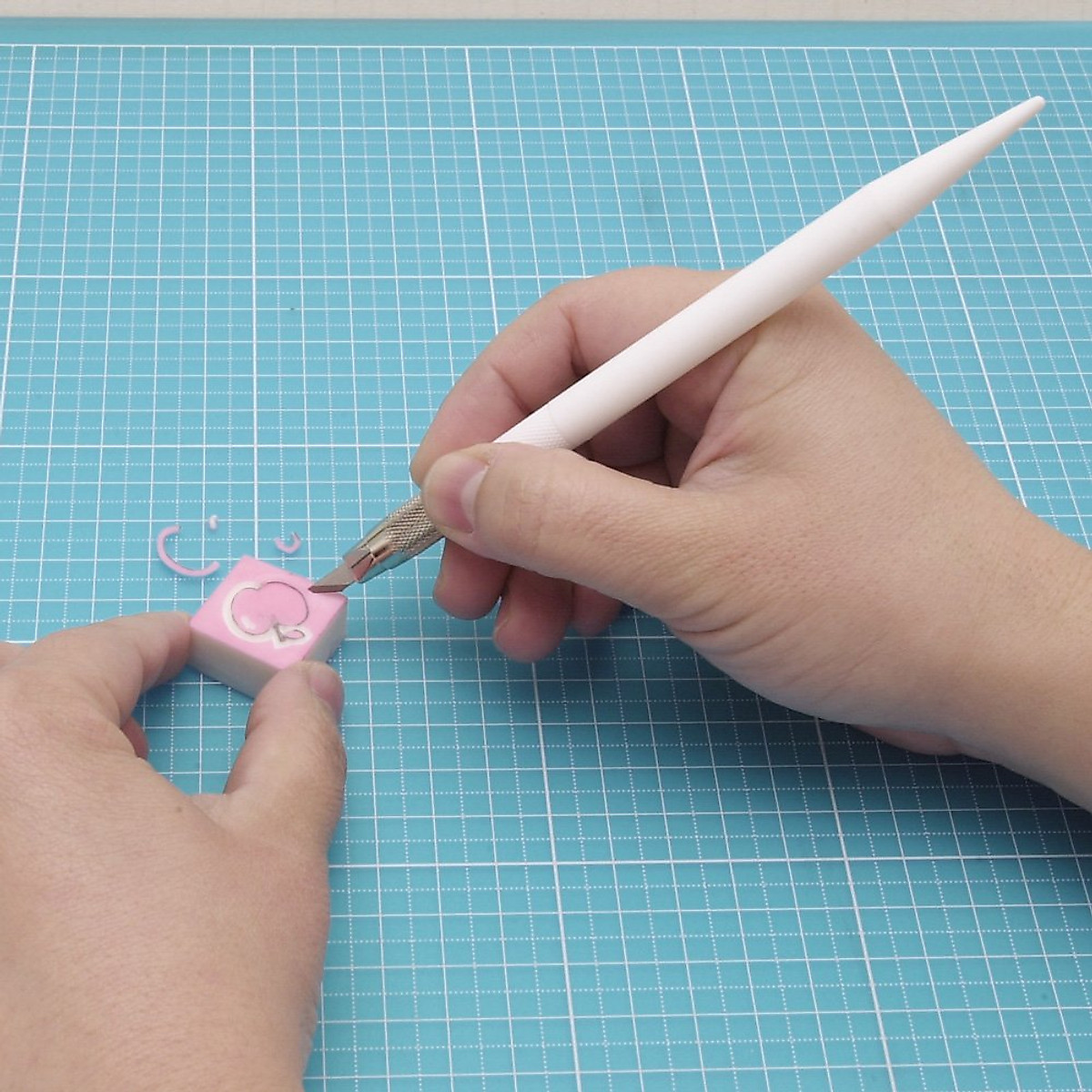 NT Cutter Resin Holder Art Knife, White Holder, 1 Knife (D-401P-W)