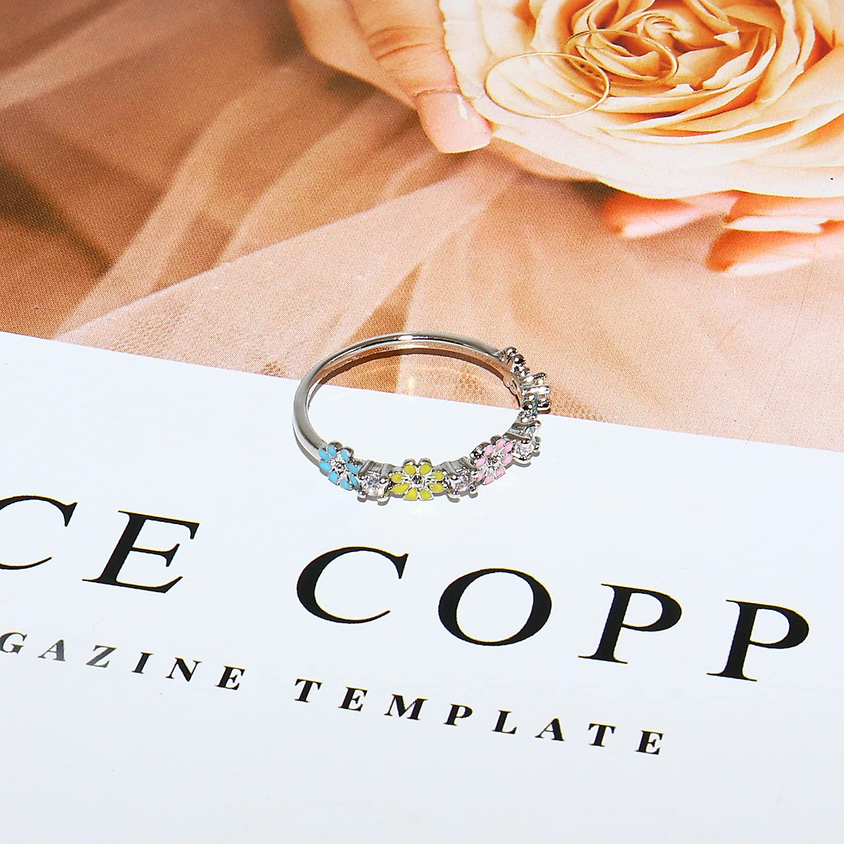 YOOESTORES82 Cute Colorful Daisy Ring for Women. Silver/Rose Gold Rhinestone Little Daisy Flowers Rings Sunflower Wedding Band Ring (Silver)