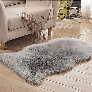 STAFFORA Faux Sheepskin Fur Collection Rug - Soft, Fluffy Area Rugs for Bedroom and Living Room, Luxury Indoor Home Decor, Bed Side Floor Plush Carpets - 2ft x 3ft Grey