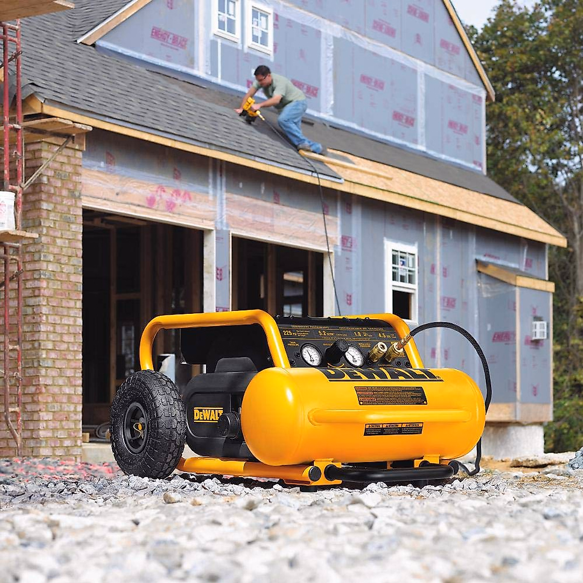 Dewalt D55146 1.6 Hp Continuous 200 Psi, 4.5 Gallon Compressor, 17" x 33.75" x 24.5"