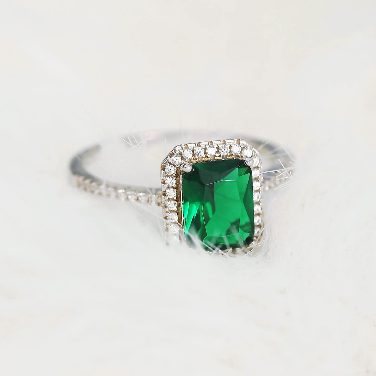 Yaresul 3.6ct 8x6mm Created Green Simulated Emerald Rings 925 Sterling Silver Engagement Ring for Women May Birthstone Rings Paved Cubic Zirconia Wedding Rings Size 5