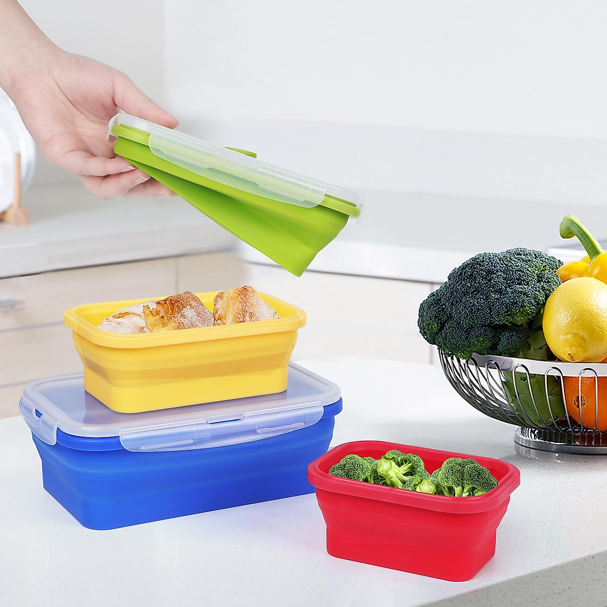 NATUREKIT 4 Collapsible Silicone Food Storage Containers,Kitchen Stackable Leftover Bento Lunch Meal Box with Plastic Airtight Lids, Leak-proof Camping Food Storage，Microwave Dishwasher Freezer Safe