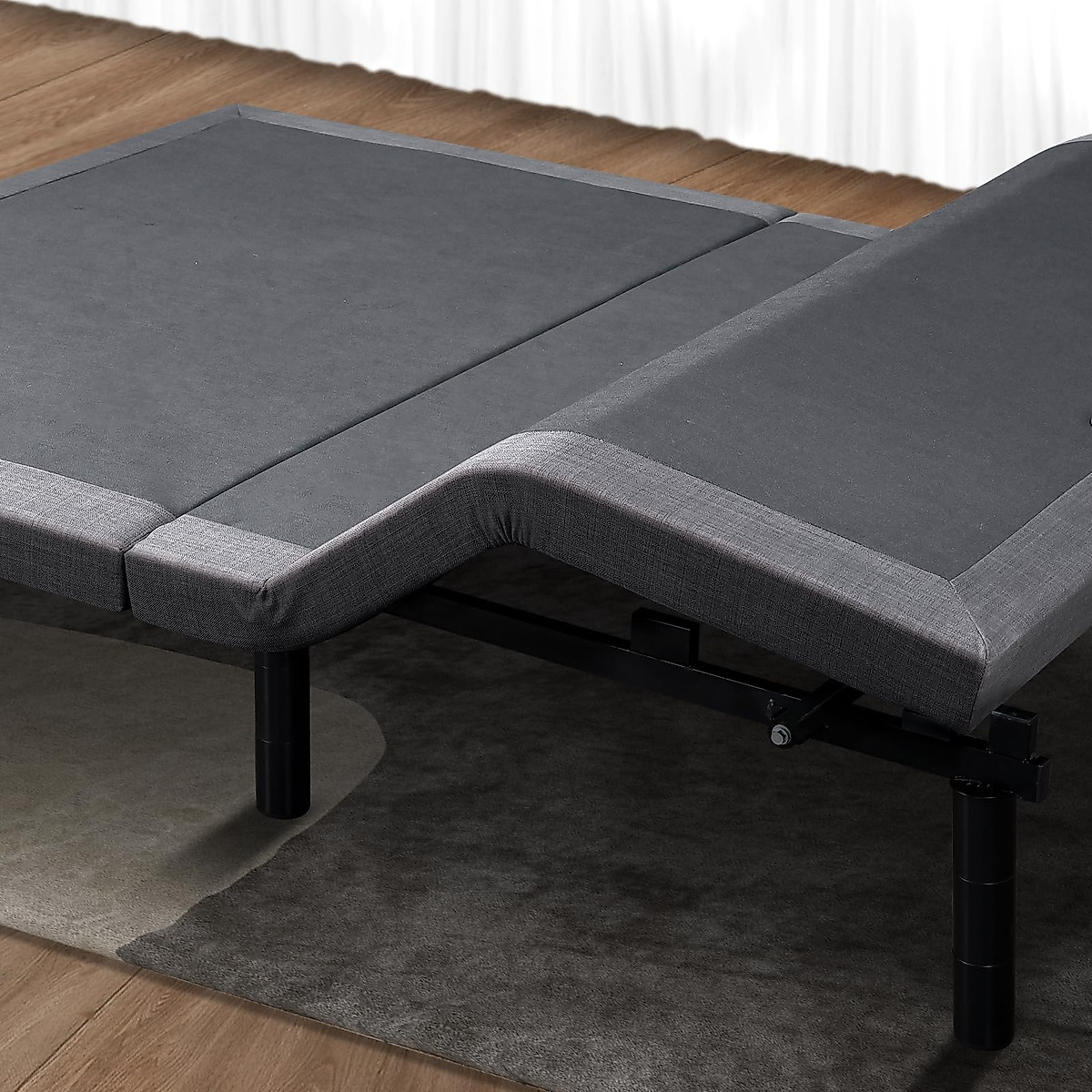 BEARMANOUTDOOR Adjustable Bed Frame Queen,Zero Gravity Electric Bed with Wireless Remote,Queen Adjustable Bed Base,Under Bed Light,Head and Foot Incline,4 USB Ports,Adjustable Heights,Easy Assembly