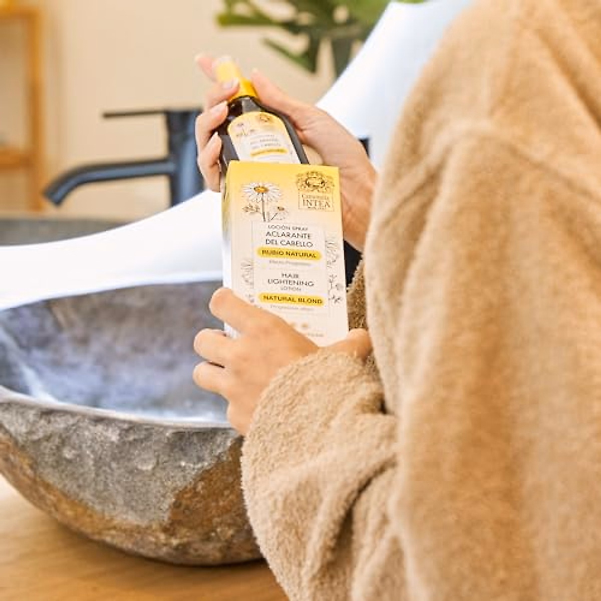 Camomila Intea Blonde Spray – Chamomile Hair Lightener with Gentle Color – No Ammonia or Parabens – 3.4oz