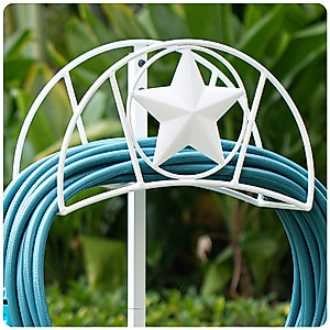 AMAGABELI GARDEN & HOME Garden Hose Holder Hanger Stand Freestanding for Outside Holds 125ft Water Hose Detachable Rustproof Organizer Storage Metal Heavy Duty Ground Stakes White BG397