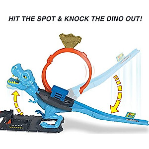 Hot Wheels Toy Car Track Set City T-Rex Chomp Down with 1:64 Scale Car, Knock Out the Giant Dinosaur with Stunts