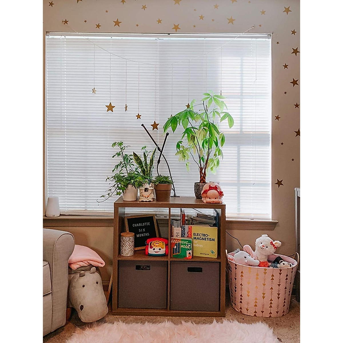 Mkono Hanging Photo Display Boho Decor Wooden Stars Garland with Metal Chains, Pictures Cards Holder with 25 Wood Clips, Wall Art for Room Bedroom Dorm, Teen Girl Gift Ages 12 13 14 Years Old, Gold