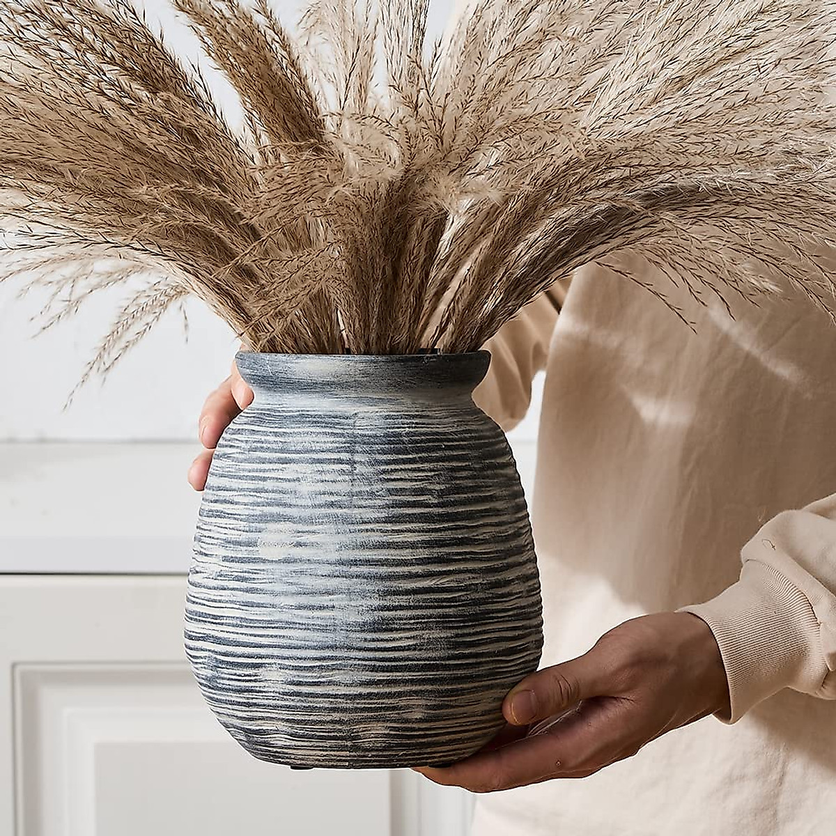 SIDUCAL Ceramic Rustic Farmhouse Flower Vase, Pottery Decorative Flower Vase for Home Decor, Table, Living Room Decoration, Shelf Decor, Mantel, 7.3 Inch, Black