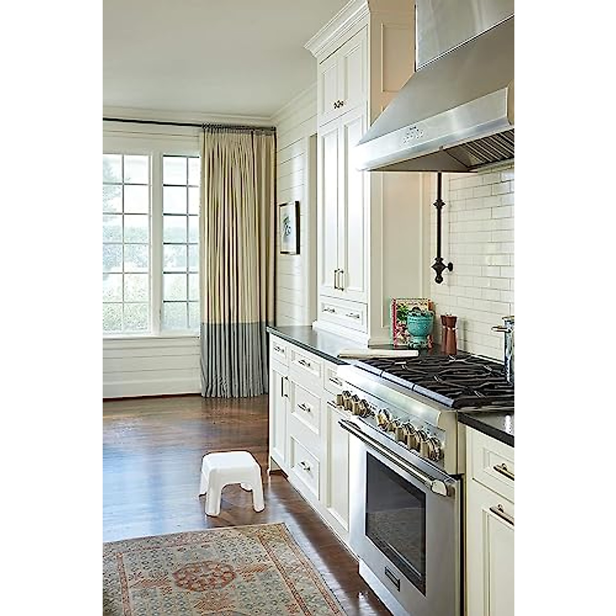 Rubbermaid Step Stool, 9.5-Inch High, White, Plastic, Small Single Step Stool for Kids/Adults in Home/Kitchen/Laundry/Garage/Bathroom (Pack of 2)