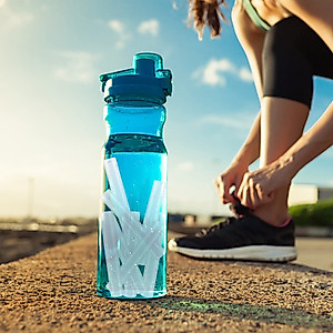 Tngan Reusable Ice Cube, 8 Pcs Clear Ice Sticks Plastic Ice Cube Washable BPA Free, Pernament Non-Melting Water Bottle Ice Stick for Drinks, Water Bottles, Whiskey, Wine (Transparent)