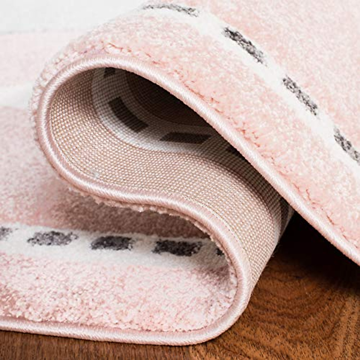 SAFAVIEH Carousel Kids Collection Accent Rug - 3'3" x 5'3", Pink & Ivory, Bunny Design, Non-Shedding & Easy Care, Ideal for High Traffic Areas for Boys & Girls in Playroom, Nursery, Bedroom (CRK166P)