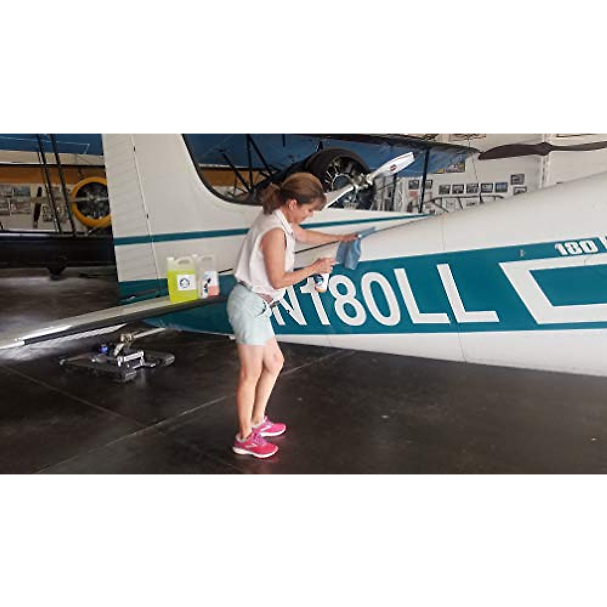 Plane Perfect EcoClean Waterless Cleaner, Wash and Wax for Airplanes, Automotive, Bikes and More (16 oz. Spray Bottle)