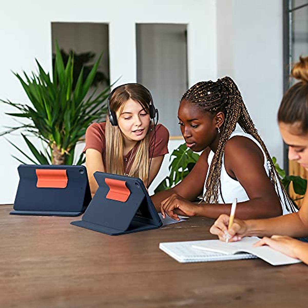 Logitech Rugged Combo 3 Touch iPad® Keyboard Case with Trackpad and Smart Connector for iPad (7th, 8th and 9th Generation) for Education - Classic Blue