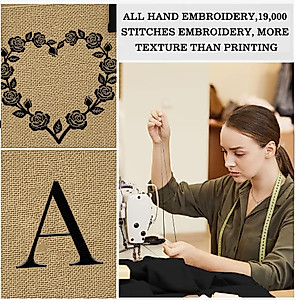 YOOLIFE Unique Mom Birthday Gifts for Women, Mother of the Bride Gifts Initial Jute Tote Bag for Women Beach Bag Tote Makeup Bag with Zipper Personalized Gifts Friend Birthday Gifts for Women Letter E