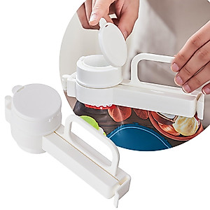 Food Sealing Clip with Pour Spout,Food Storage Sealing Clip,Food Snack Bag Clip,Plastic Moisture Sealing for Prolonging the Freshness of Potato Chip Bags Cereal Bags Dog Food Bags (1 PC)