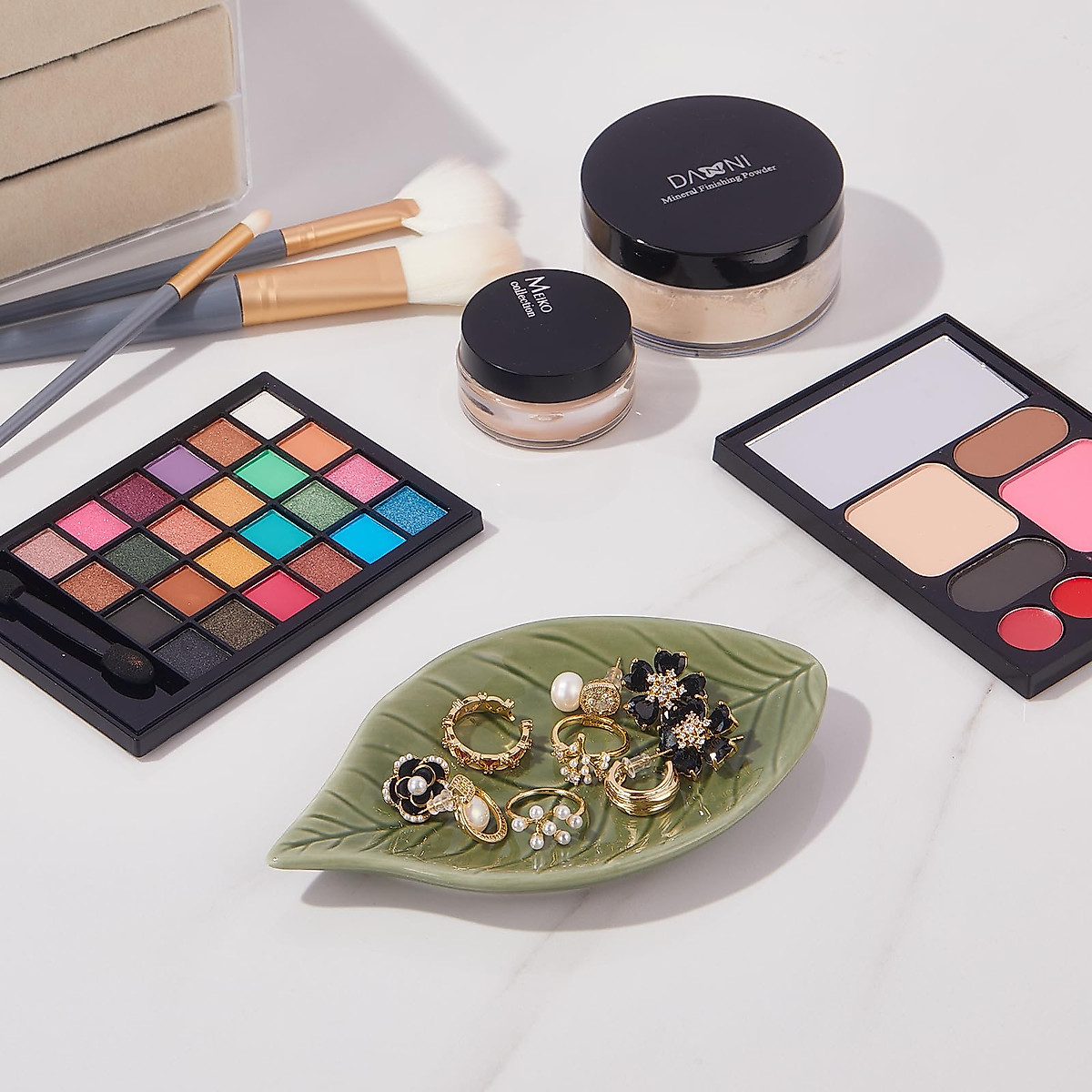 LZBALUYO Jewelry Dish Trinket Tray for Women, Ring Dish Holder, Unique Leaf Shape Ceramic Plate Cute Things Vanity Aesthetic Room Decor Mother's Day Birthday Christmas Warm House Gifts (Green)