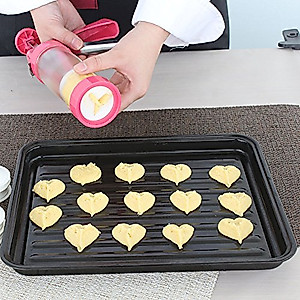 Cambom Clear Cookie Press Gun Kit with 16 Discs and 6 Icing Tips for DIY Biscuit Maker and Decoration Red