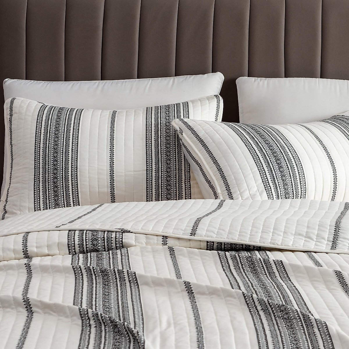 Great Bay Home King Reversible Quilt Bedding Set - All Season, Modern, Lightweight Bedspreads - White and Grey Striped Coverlets (Includes 1 Quilt, 2 Pillow Shams)