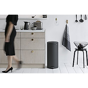 Brabantia newIcon Pedal Bin with Plastic Insert, Dustbin, Step Trash Can, Mineral Infinite Grey, 30 L, 114663