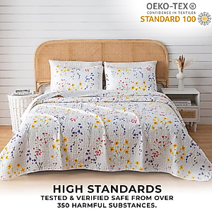 great bay HOME Marianne Collection 3 Piece Quilt Set with Shams. Reversible Floral Bedspread Coverlet. Machine Washable. (Full / Queen, Multi)