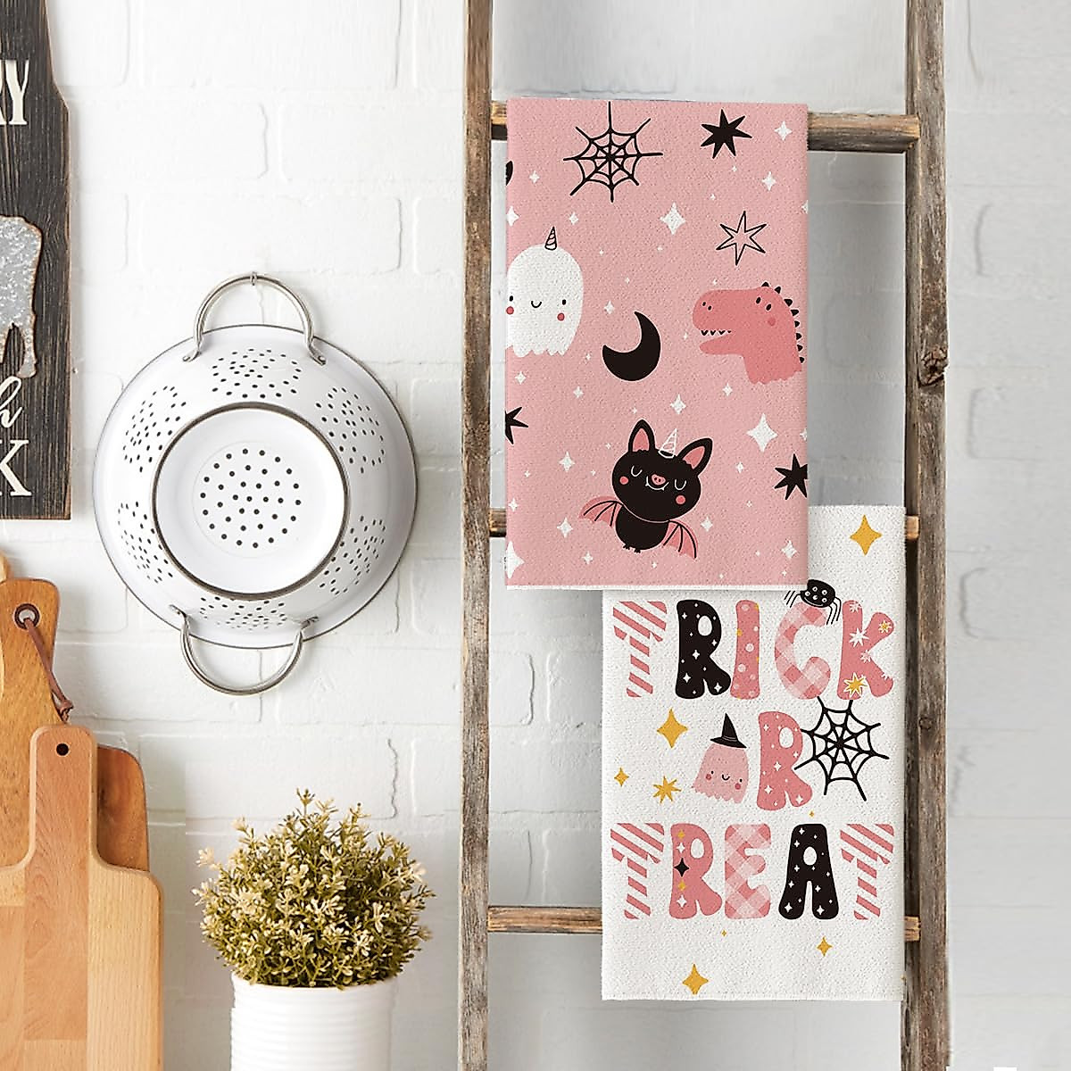 Artoid Mode Bats Ghost Trick or Treat Spooky Boo Spider Web Halloween Kitchen Towels Dish Towels, 18x26 Inch Seasonal Decoration Hand Towels Set of 4