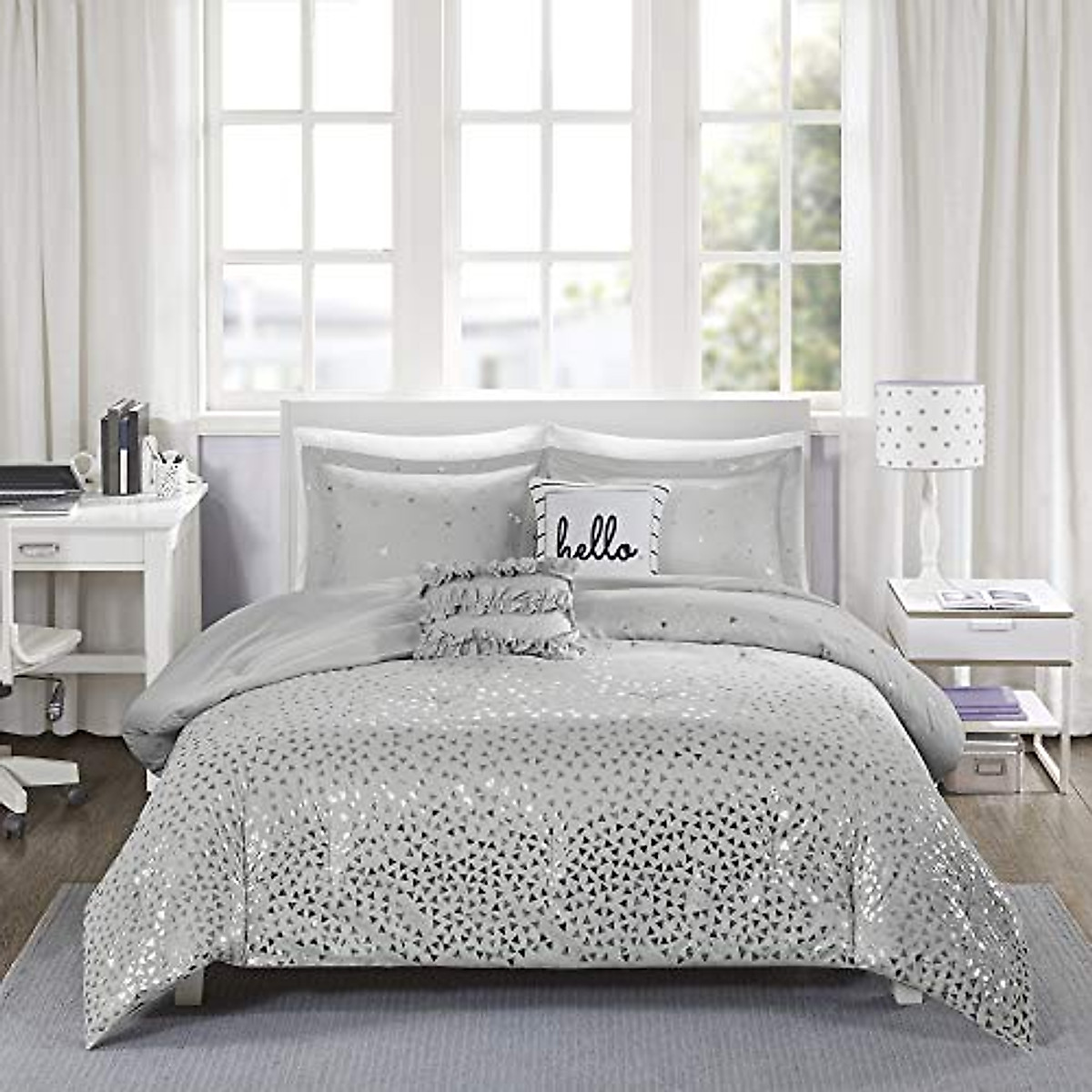 Intelligent Design Zoey Triangle Metallic Print, Cozy Comforter Set All Season Bedding Set, Matching Sham, Decorative Pillow, King/Cal King, Grey/Silver 5 Piece
