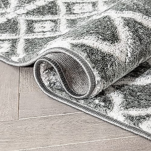 Well Woven Niria Grey Moroccan Tribal Diamonds Soft High-Lo Pile Area Rug (5'3" x 7'3")