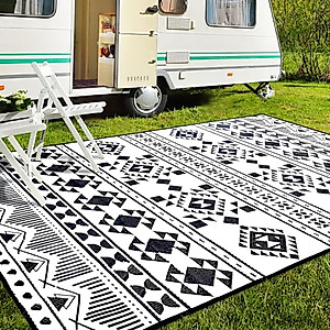 DiiKoo Outdoor Rug Mat for Patio, 6x9ft Waterproof Reversible Plastic Straw Rugs, Camping Carpet Area Mats for RV, Porch, Deck, Backyard, Balcony, Camper, Picnic, Beach, Trailer, Black & White