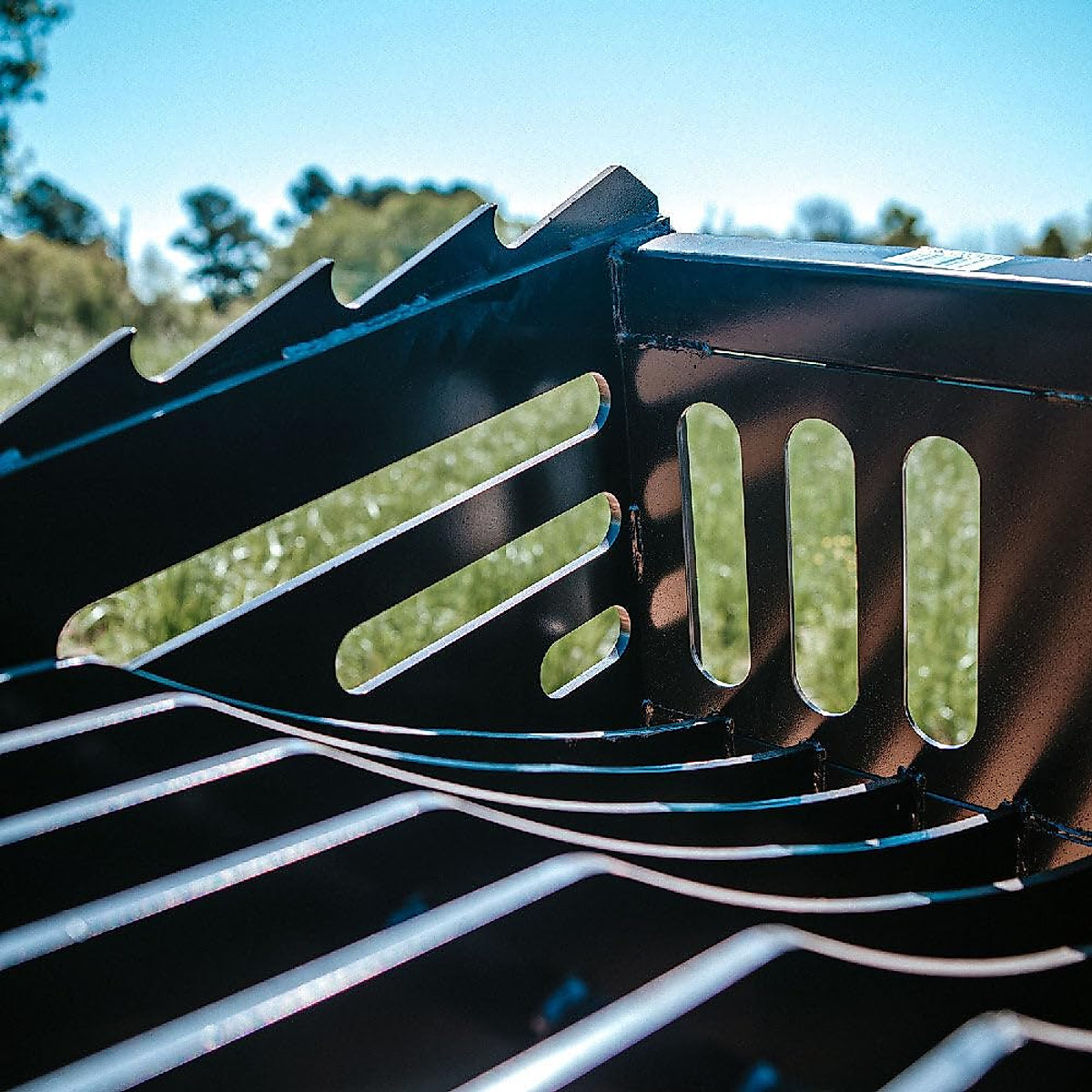 Titan Attachments 48in Fine-Grade Skeleton Rock Bucket with Bolt-On Teeth, Skid Steer Quick Tach, Reinforced Side Cutters