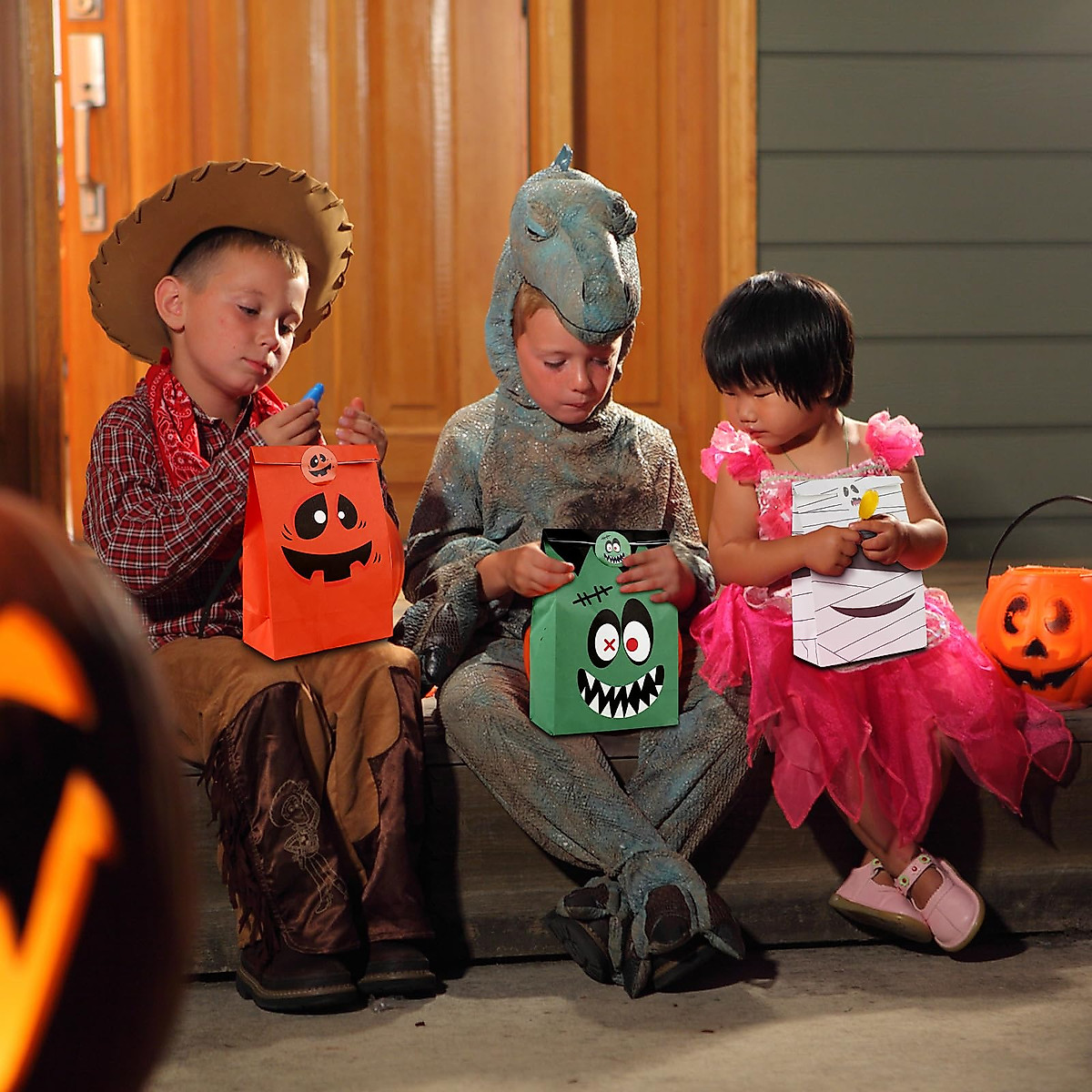 Rulyyo Halloween Goodie Bags with Stickers - 6 Design, 36 PCS Halloween Candy Bags Cute Halloween Treat Bags Halloween Paper Bags Trick or Treat Halloween Bags Halloween Party Favors Decorations