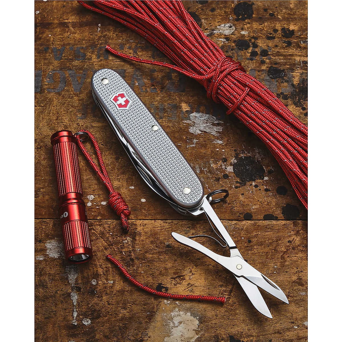 Victorinox Pioneer X Alox Swiss Army Knife, 9 Functions, Swiss Made Pocket Knife with Scissors, Reamer, Key Ring and Large Blade - Silver
