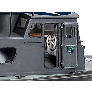 Revell Level 4 Model Kit US Navy Swift Boat Mk.I 1/72 Scale Model