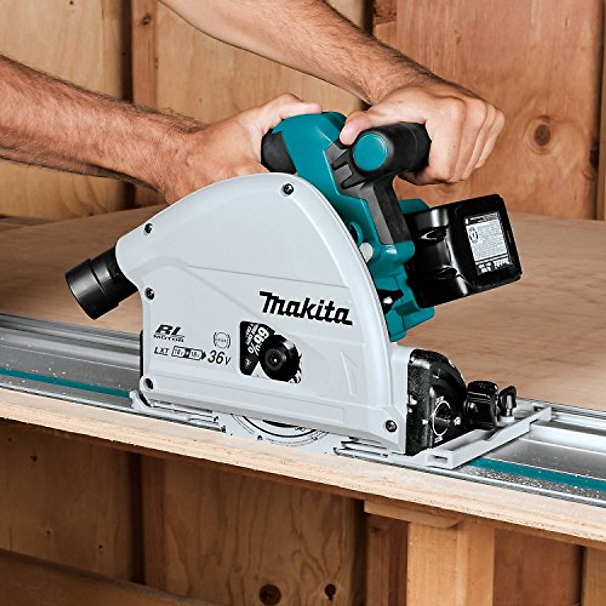 Makita XPS01PTJ 18-Volt X2 LXT Lithium-Ion (36V) Brushless Cordless 6-1/2 inch Plunge Circular Saw Kit (5.0Ah) with 199140-0 39 inch Guide Rail(Sold separately)