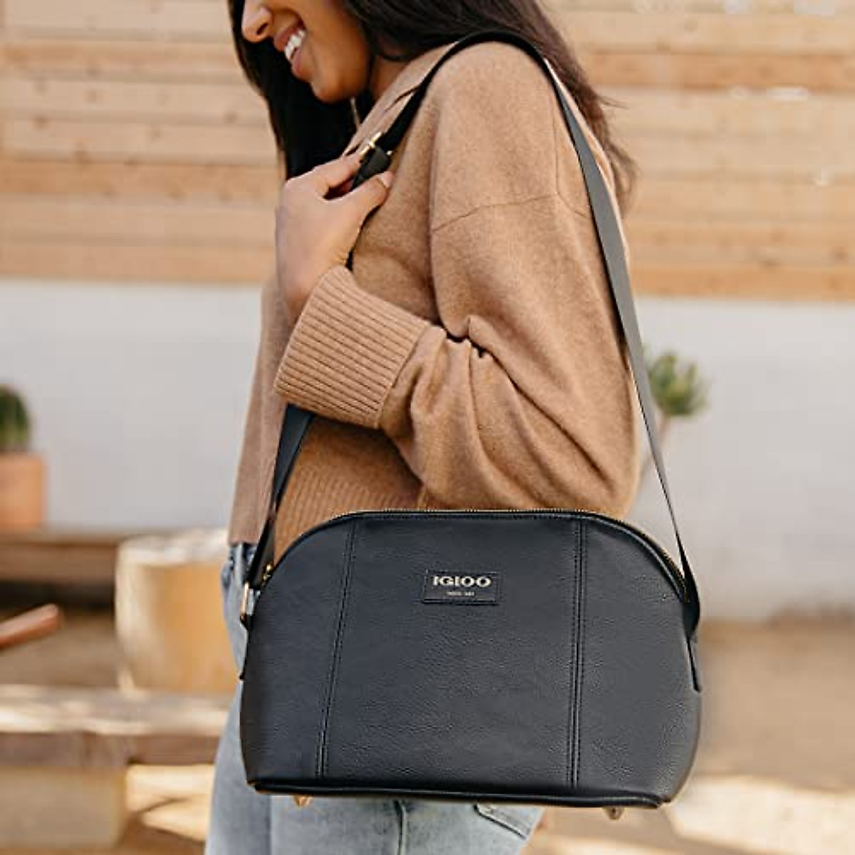 Igloo Black Premium Luxe Crossbody Softsided Bag