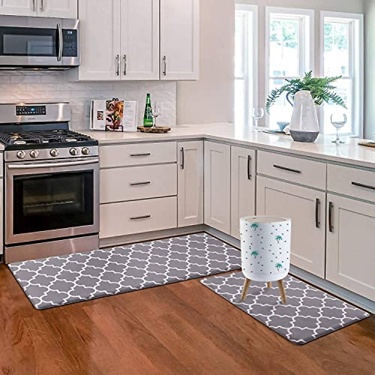 CAKOJV188 Round Trash Can with Press Lid Palm Trees and Coconuts Seamless with Polka dots Small Garbage Can Trash Bin Dog-Proof Trash Can Wooden Legs Waste Bin Wastebasket 7L/1.8 Gallon