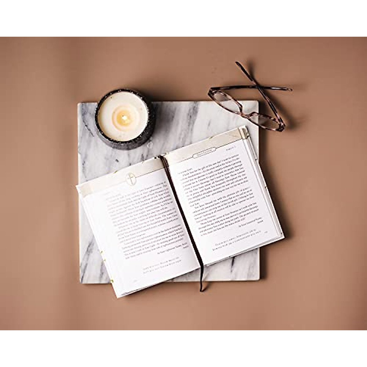 Jesus Listens: Daily Devotional Prayers of Peace, Joy, and Hope (A 365-Day Prayer Book)